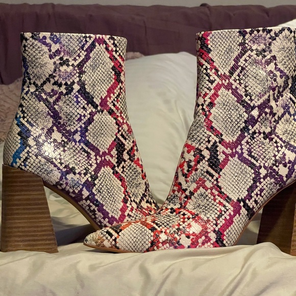 Steve Madden | Shoes | Envied Snake Zippered Bootieswomens Steve Madden ...